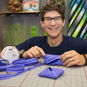 Continuous Zipper Pouch – Man Sewing